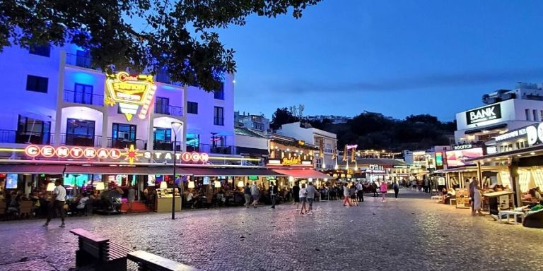 De Strip Albufeira – ReisnaarPortugal.nl